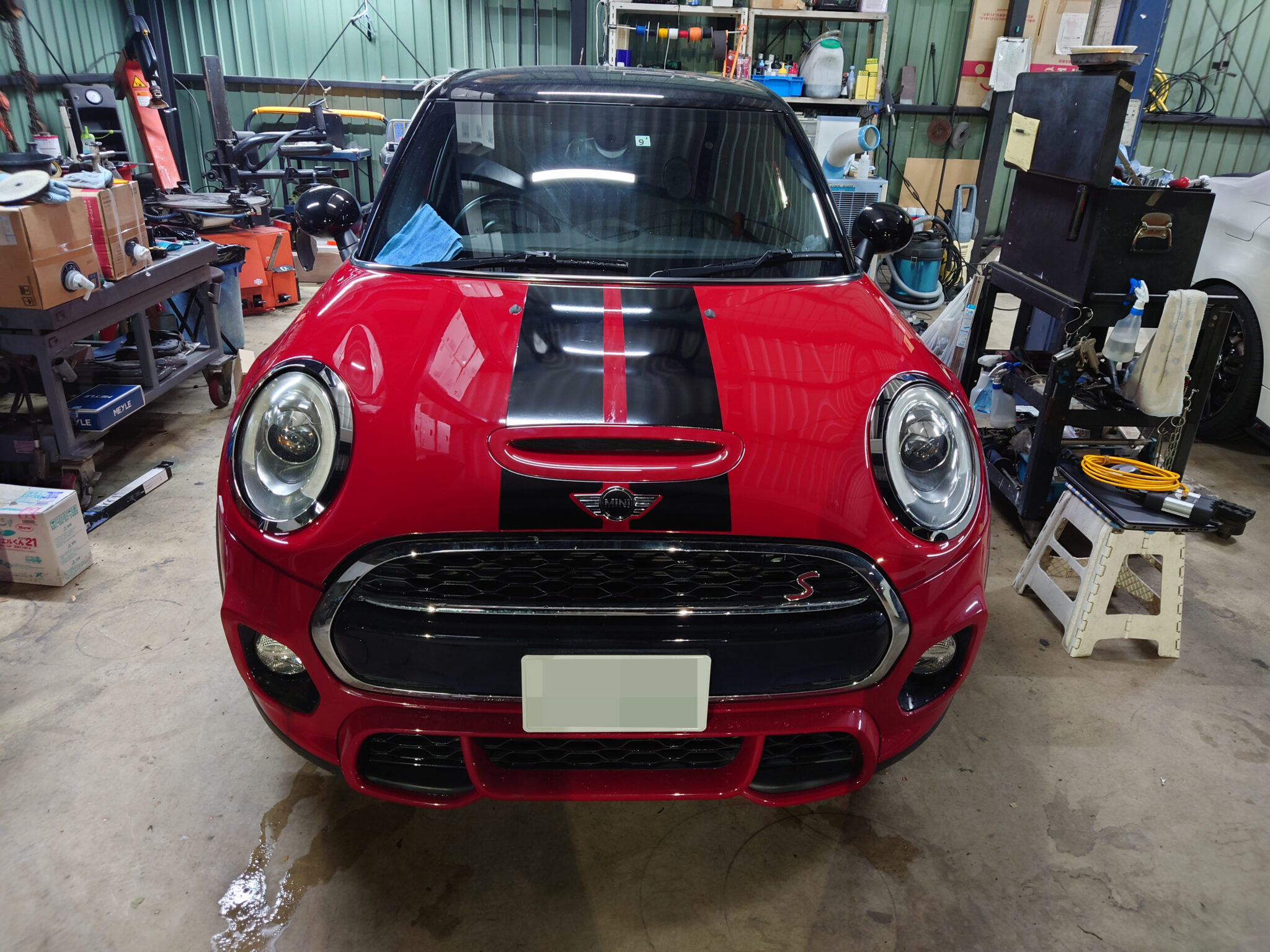 大阪府T様 BMW F55 MINIクーパーS ボンネットストライプ貼替え - BMW中古車専門店スパークオート